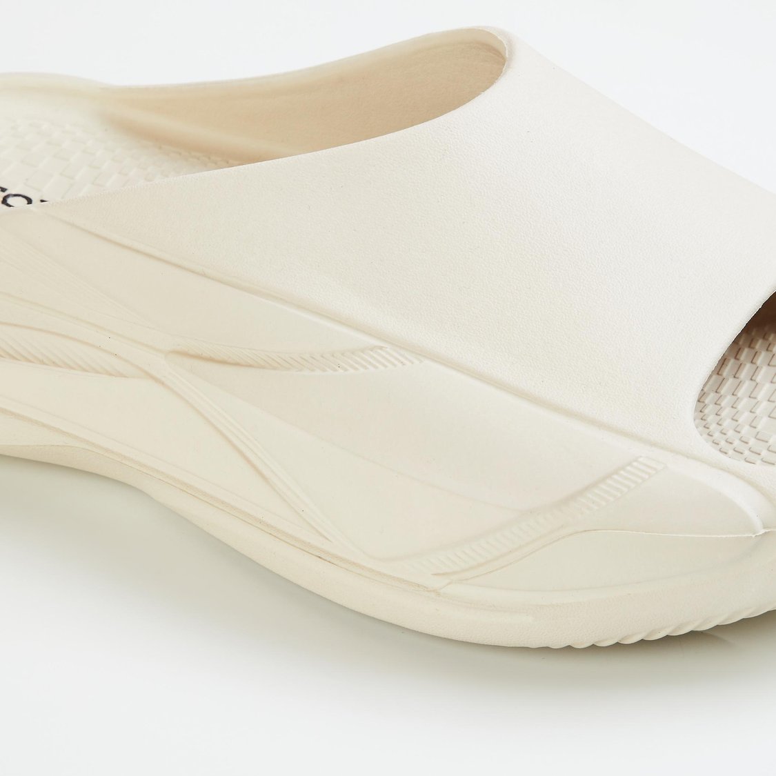 Buy FORCA Solid Sliders from Forca at just INR 799.0