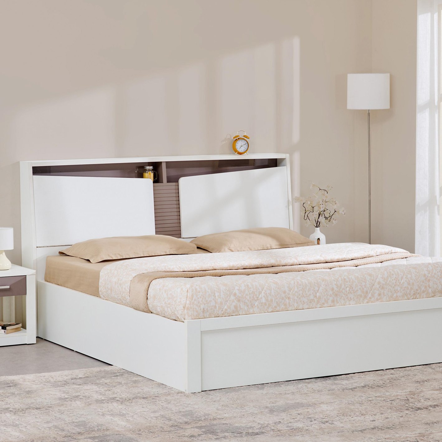 Hydraulic bed home centre store
