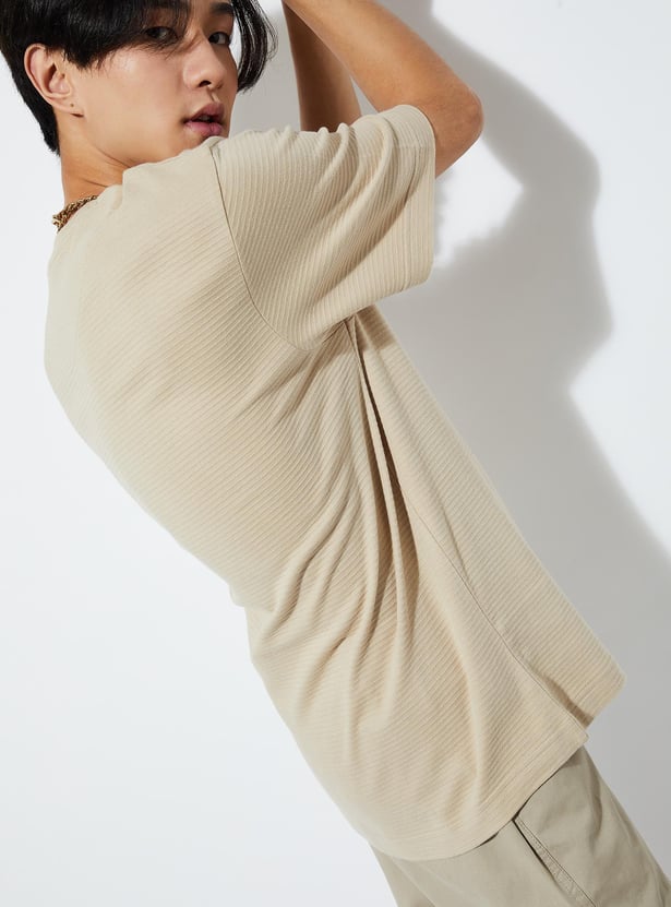 Buy URB_N Men Relaxed Fit Textured T-shirt Online at just Rs. 399.0 ...