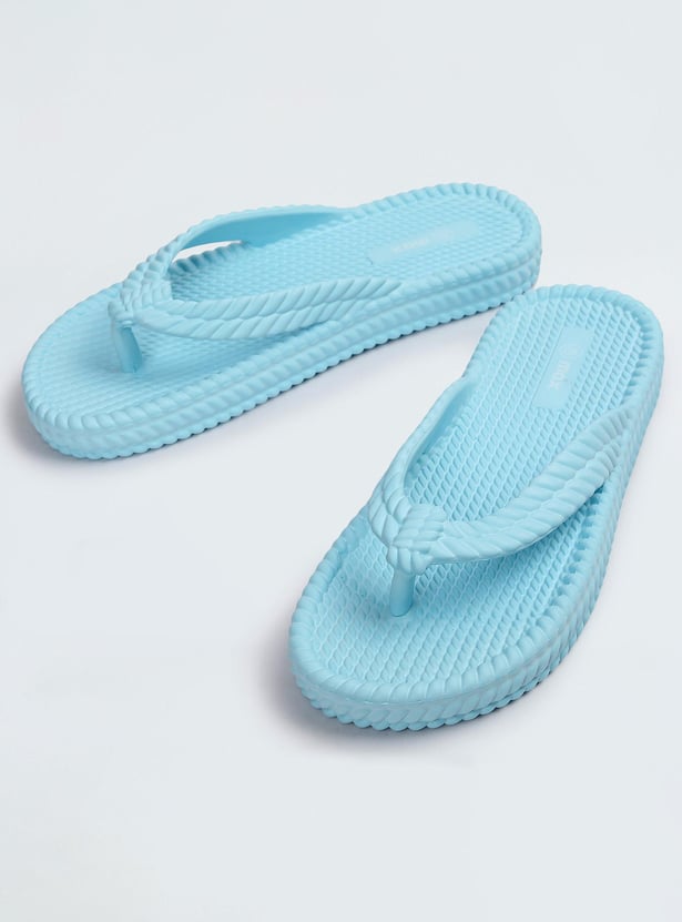 Buy Women Textured Flip Flops Online at just Rs. 299.0 - 1000013365062 ...