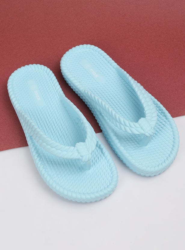 Buy Women Textured Flip Flops Online at just Rs. 299.0 - 1000013365062 ...